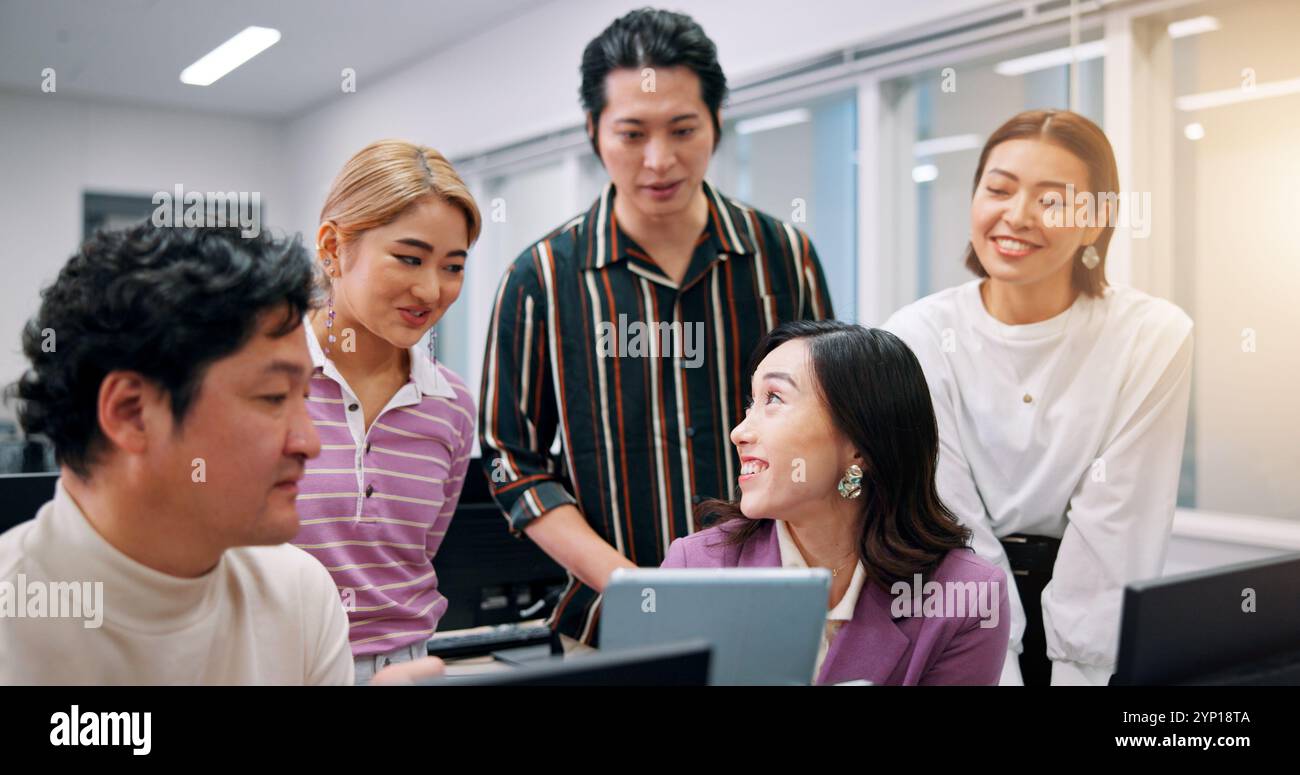 Japanese people talking hi-res stock photography and images - Alamy