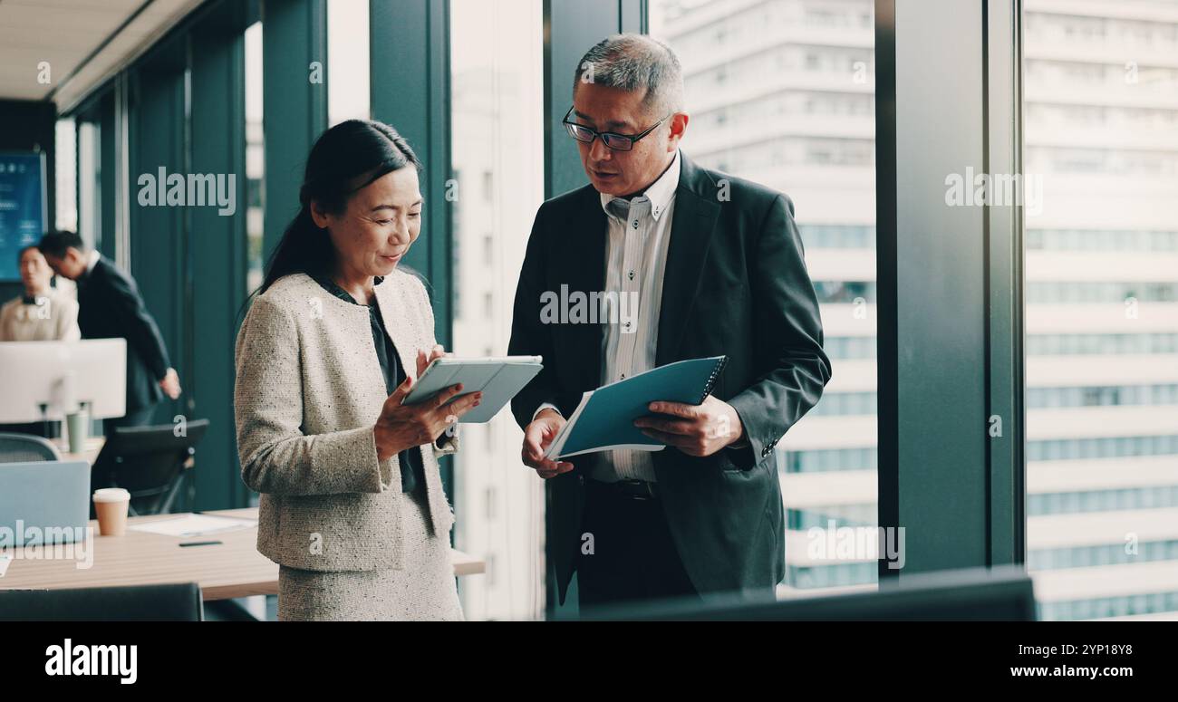 Japanese employees together hi-res stock photography and images - Alamy