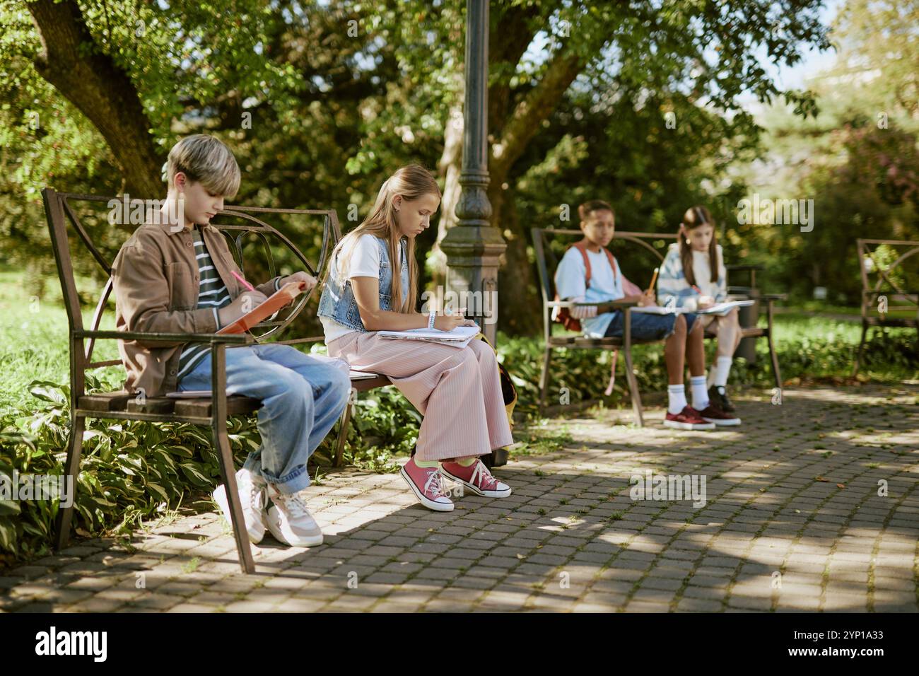 Teenager drawing in class hi-res stock photography and images - Alamy