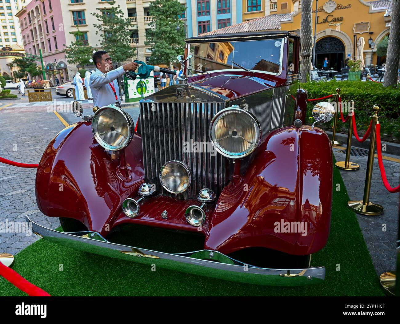 QATAR CLASSIC CARS EXHIBITION 2024 IN DOHA An employee cleans a Rolls ...
