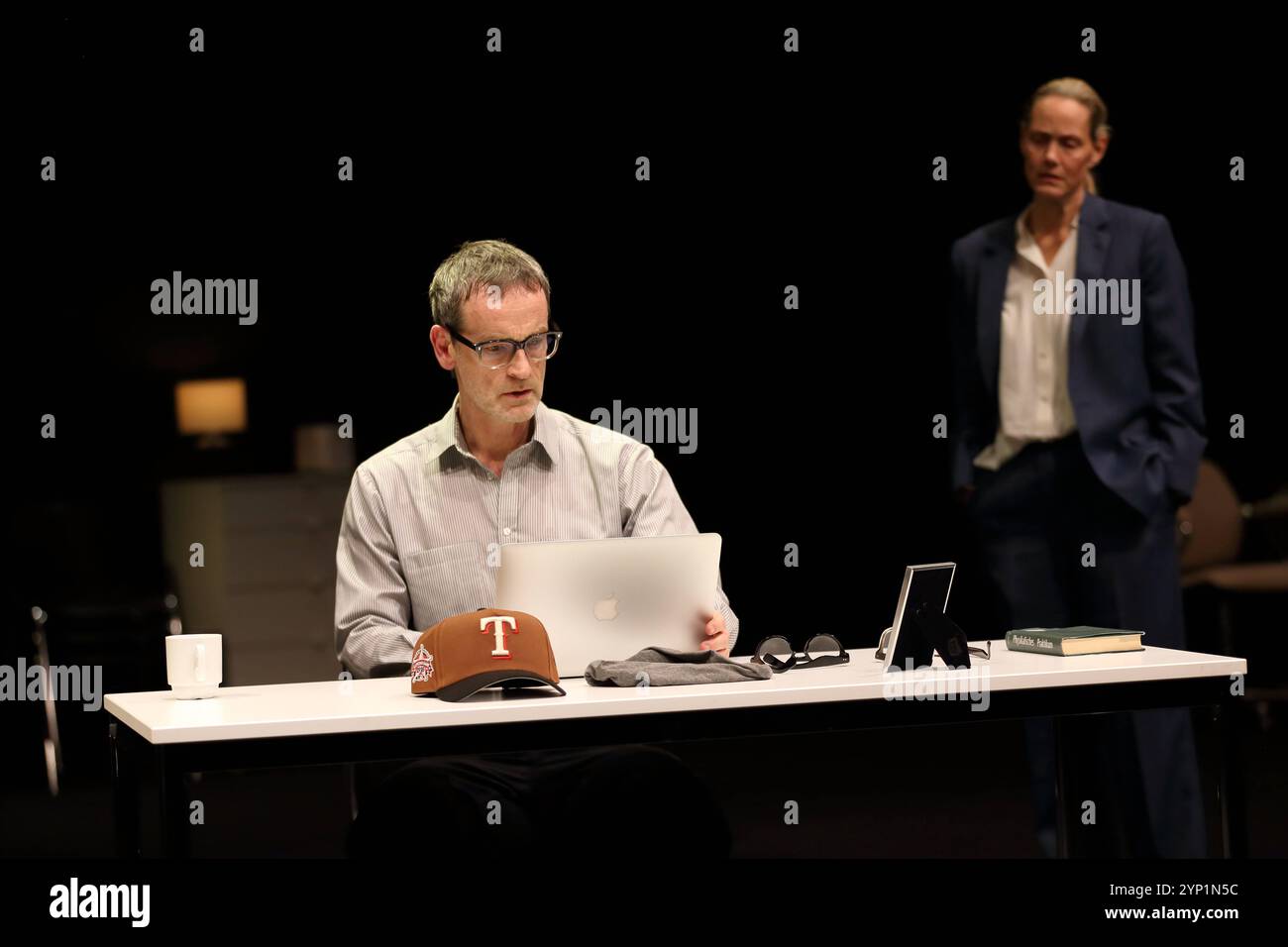 Jörg Hartmann und Anna Schudt während der Fotoprobe für das Stück changes in der Schaubühne am ...