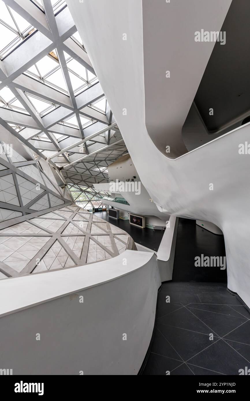 Guangzhou Opera House Zaha Hadid, The First Woman To Win The Pritzker,