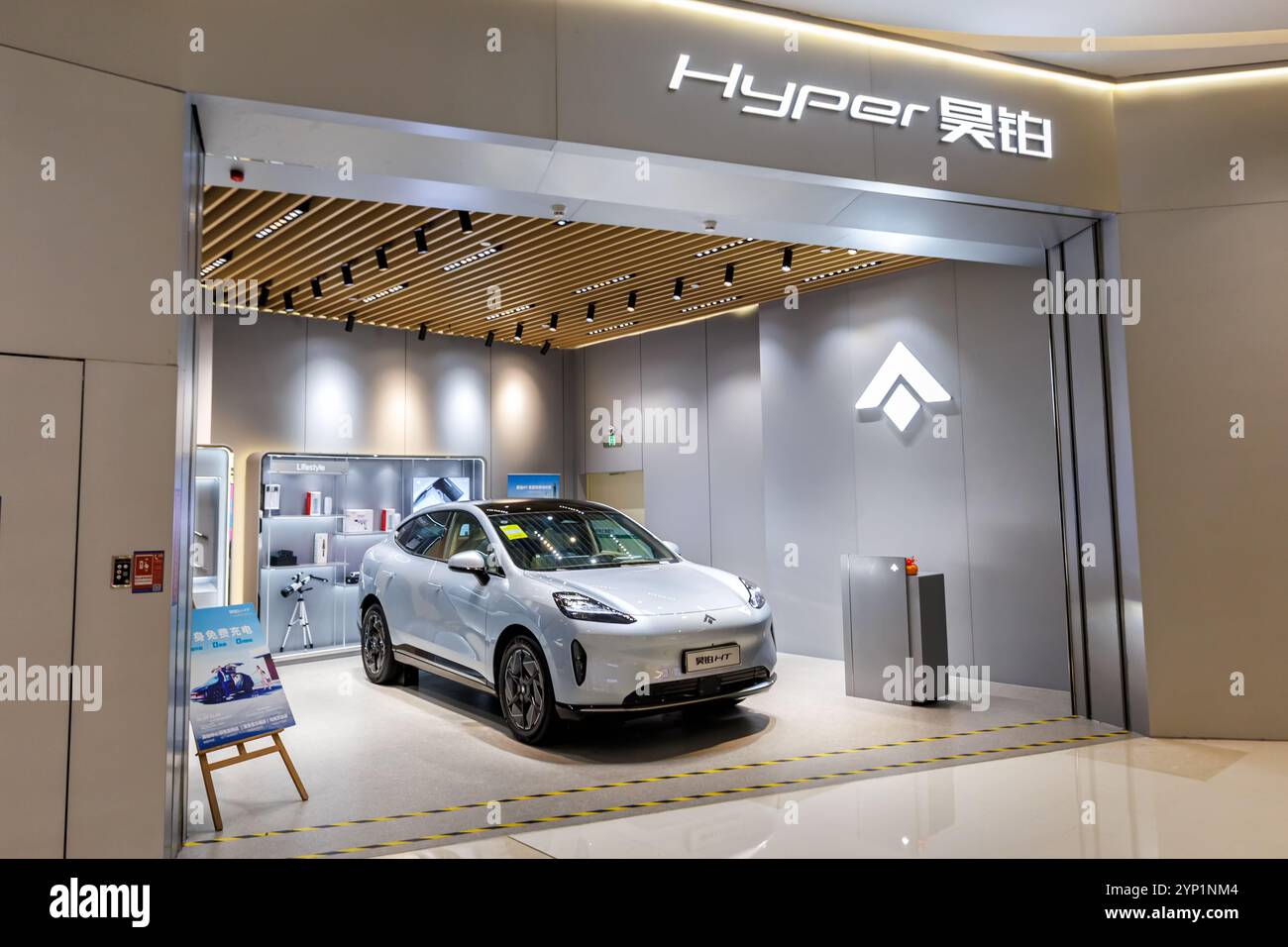 Hyper ht hi-res stock photography and images - Alamy