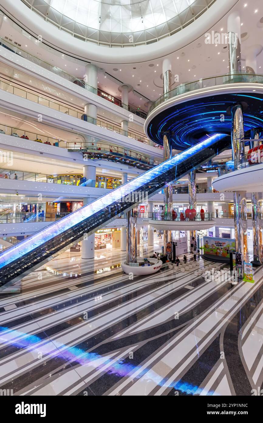 Wanda plaza shopping center hi-res stock photography and images - Alamy