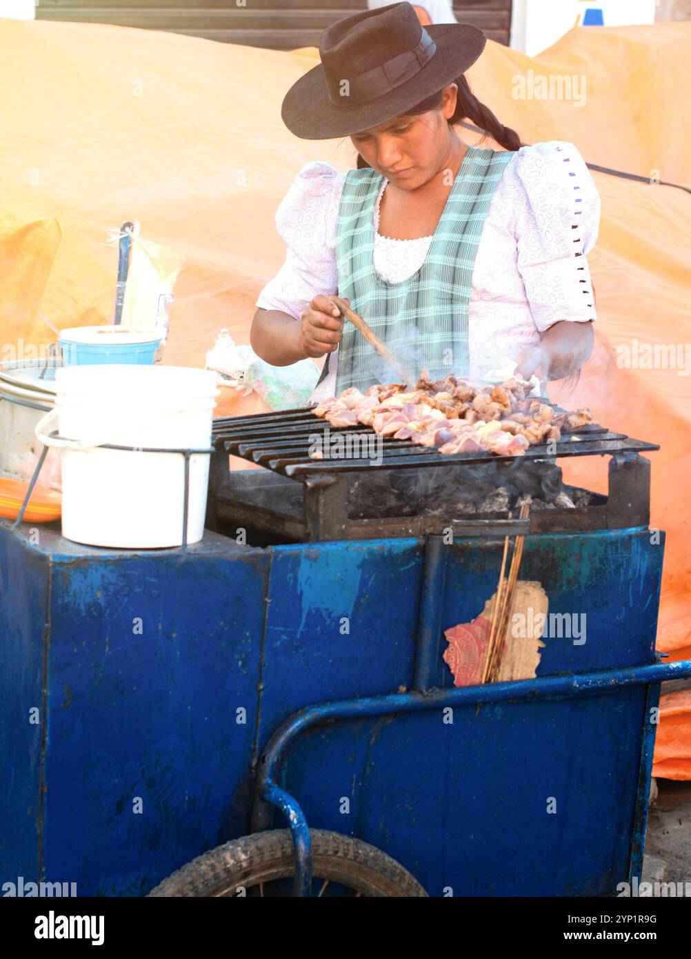 Traditional attire bolivia hi-res stock photography and images - Alamy