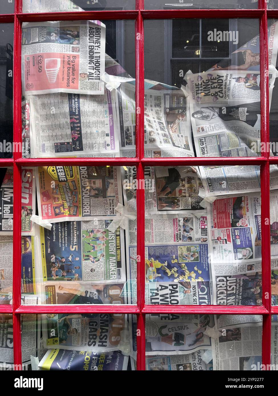 Newspaper newspapers recycled paper hi-res stock photography and images ...