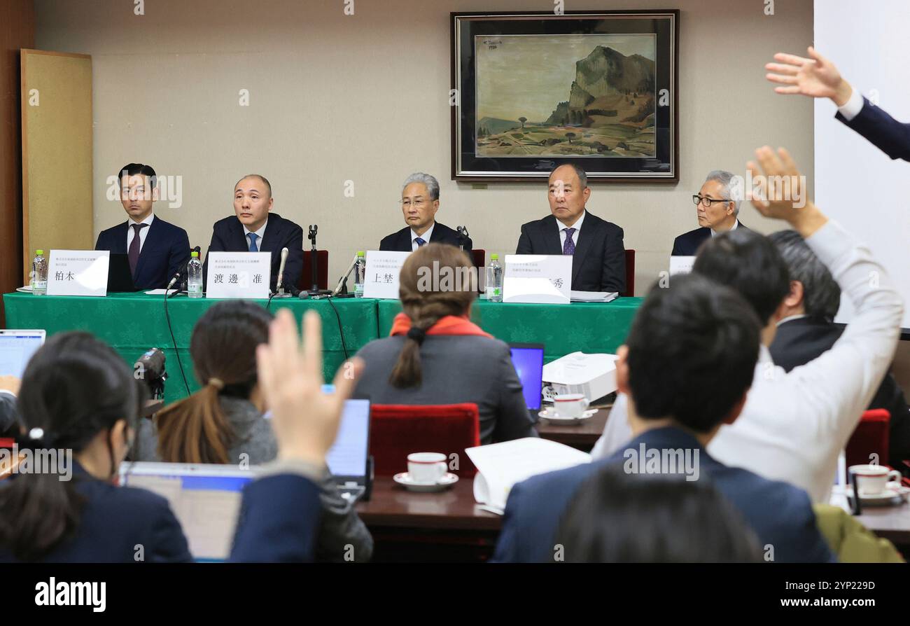 Unitika Ltd President Shuji Ueno (C) attends a press conference in ...