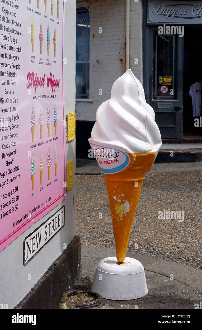 Ice cream shop exterior hi-res stock photography and images - Alamy