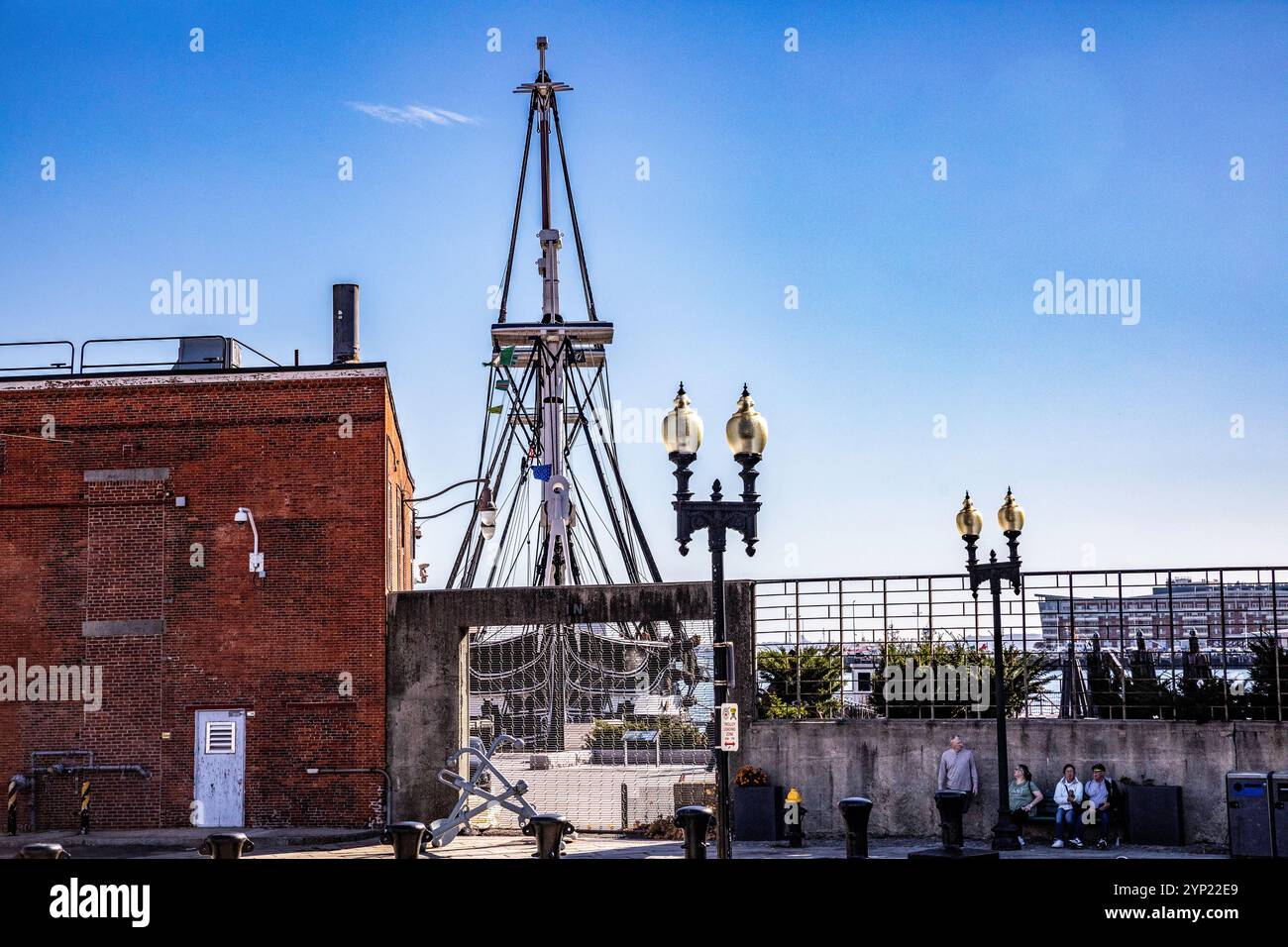Ship mast uss constitution hi-res stock photography and images - Alamy