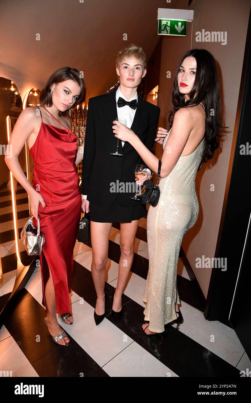 Selma May, Aleandra Frerk und Angelina Frerk beim The LeGer Christmas ...