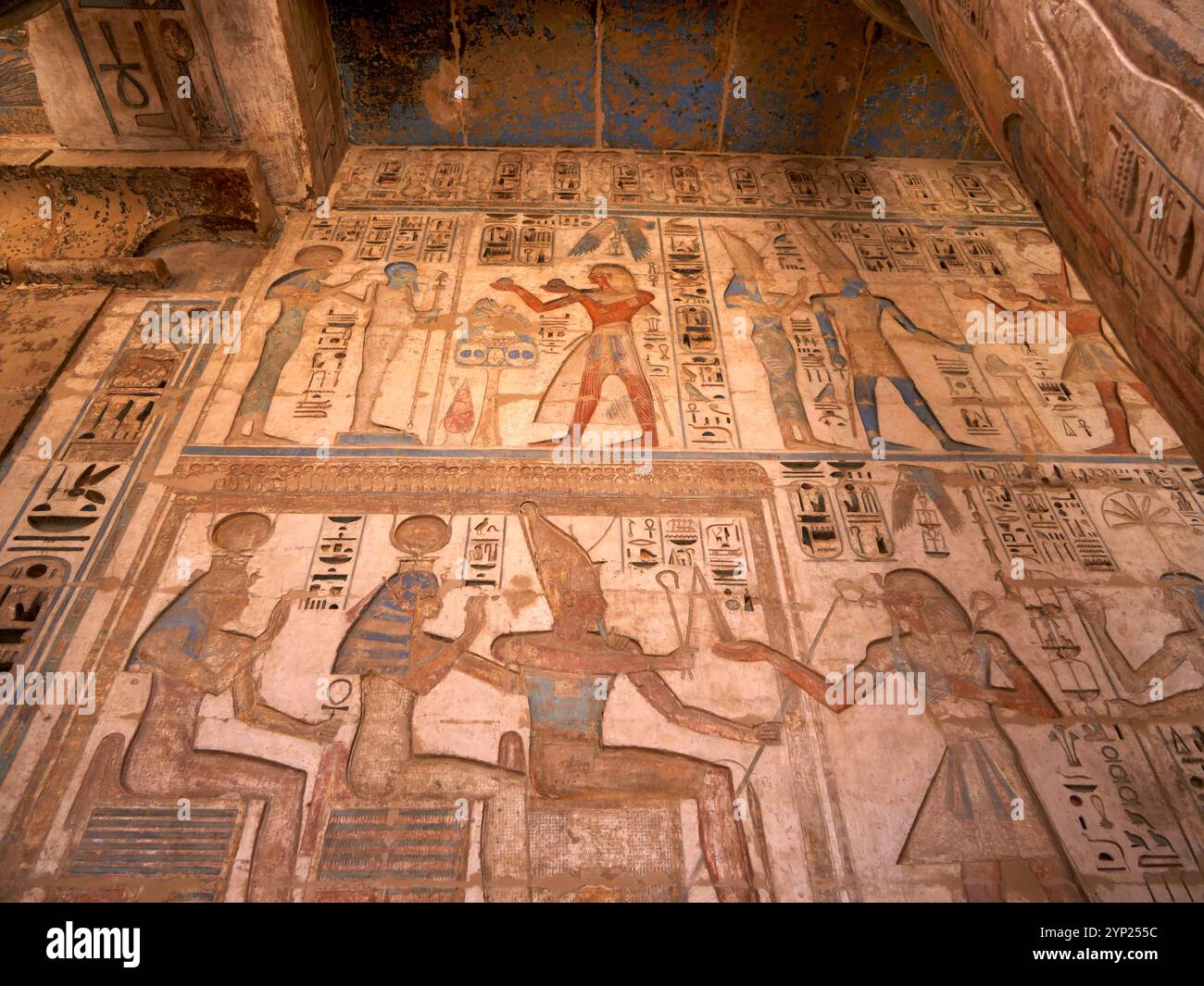 Isis osiris hieroglyph medinet habu hi-res stock photography and images ...