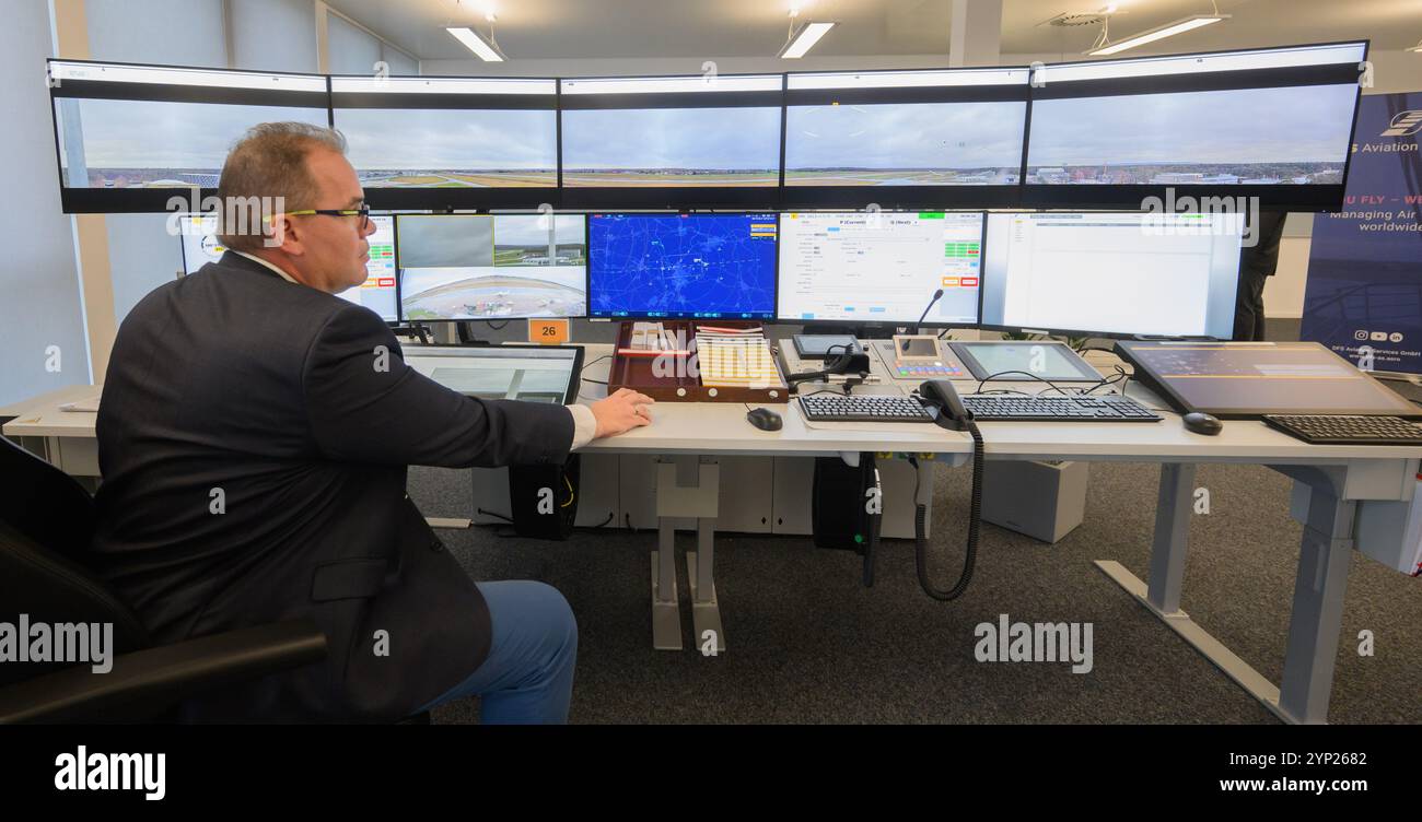 Ground traffic control center hi-res stock photography and images - Alamy