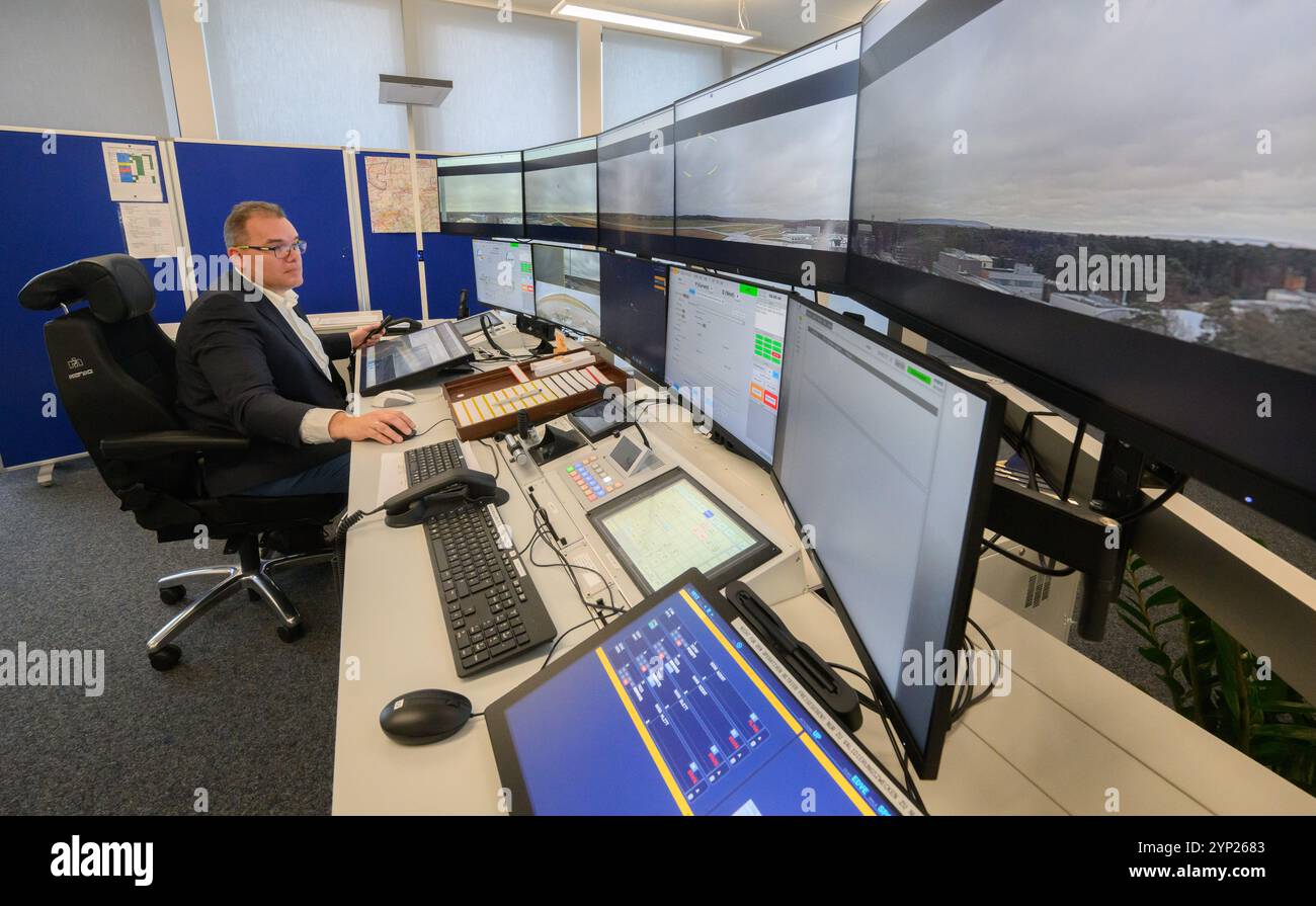 Ground traffic control center hi-res stock photography and images - Alamy