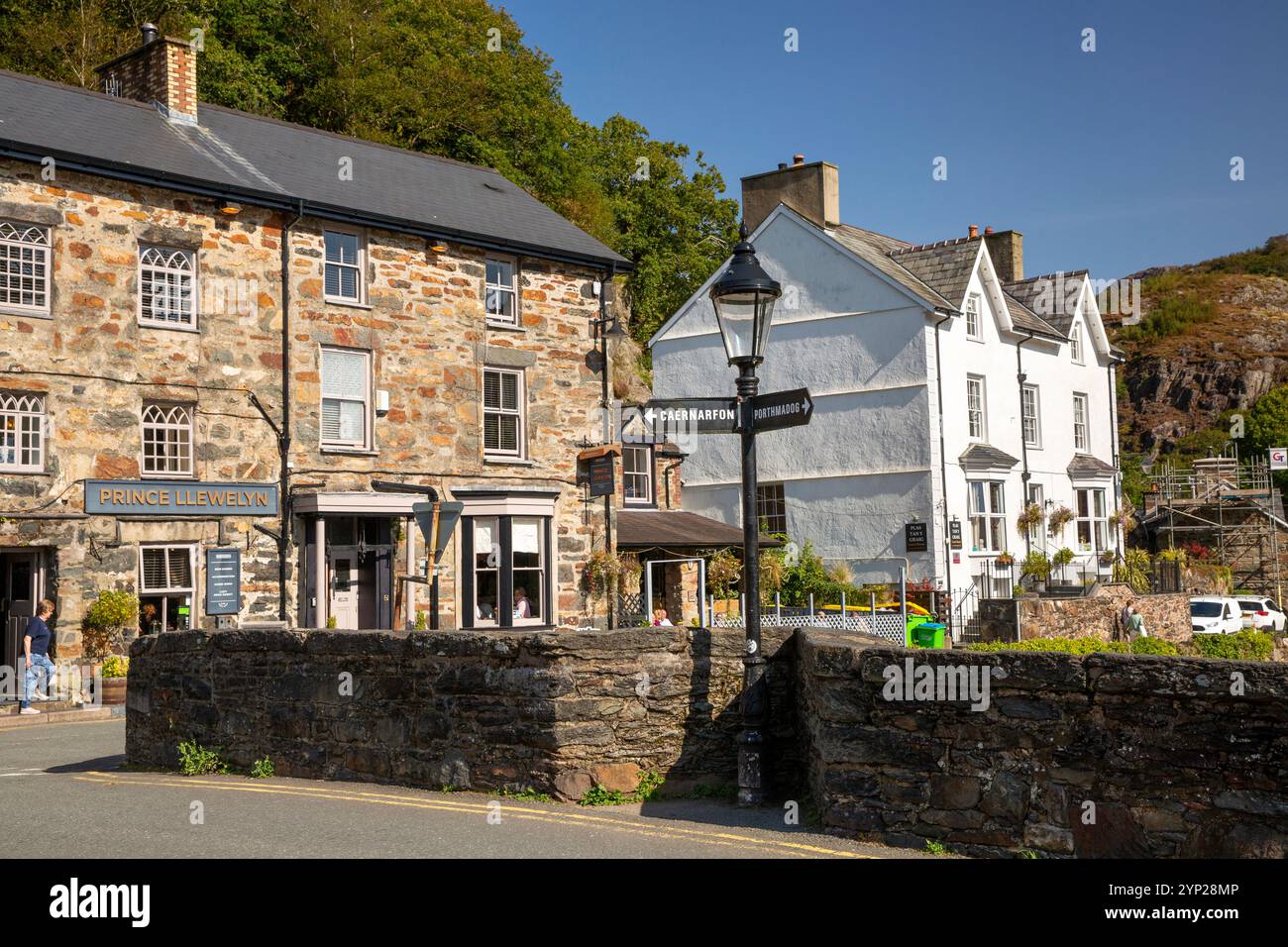 UK, Wales, Gwynedd, Snowdonia, Beddgelert, Stryd Gwynant, Prince ...