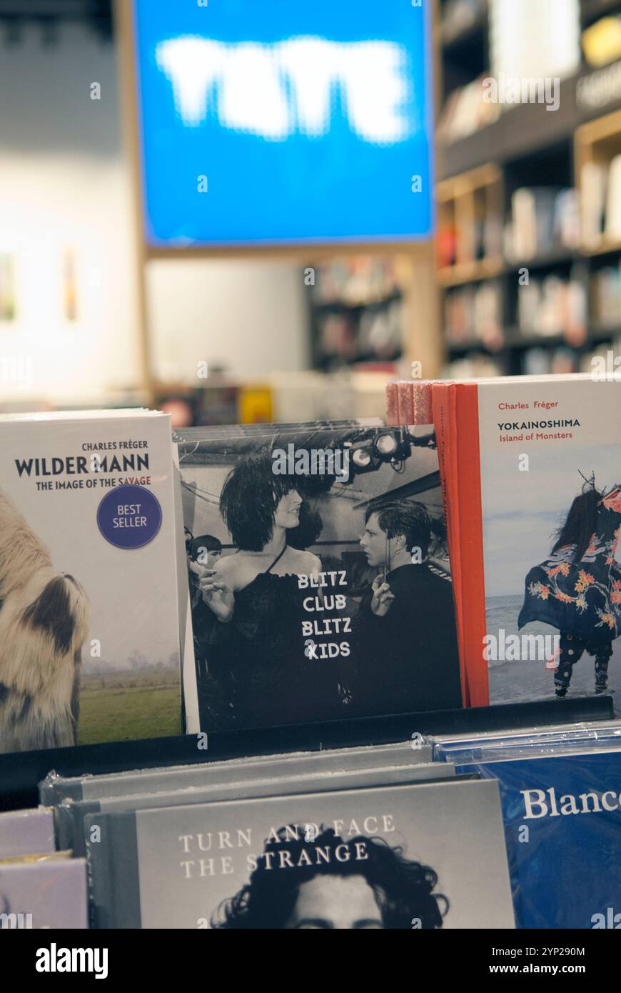 The tate modern book shop hi-res stock photography and images - Alamy