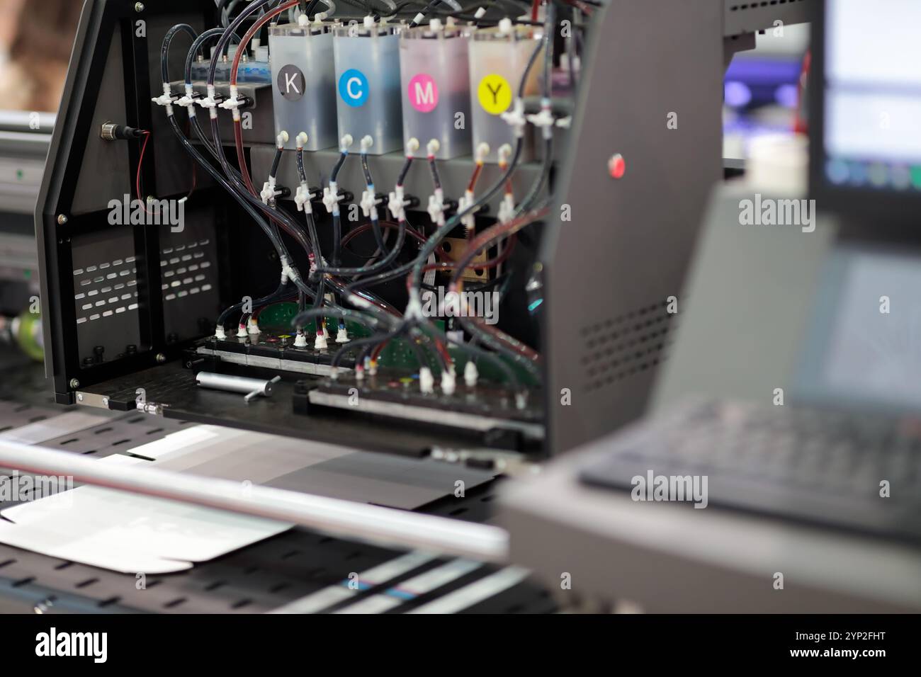 Printhead and ink supply system of large format flatbed printer ...