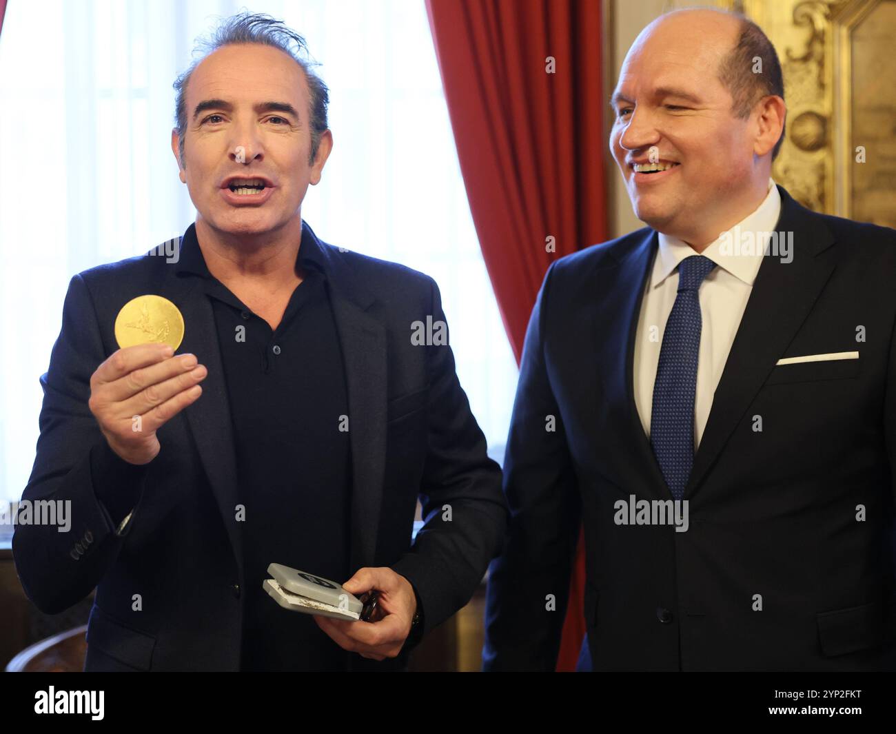 French actor Jean Dujardin and Bruxelles-Brussel mayor Philippe Close ...