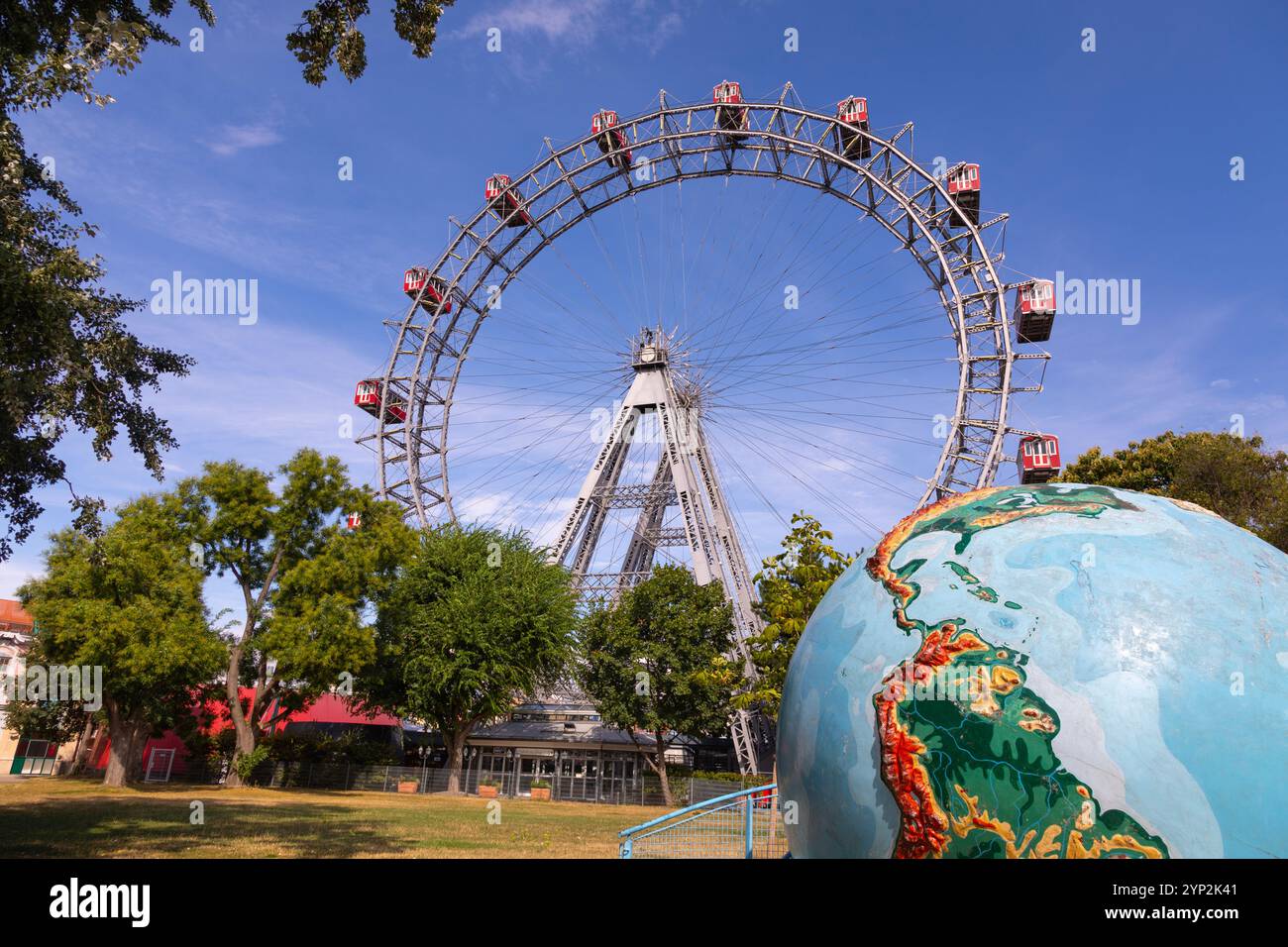 Iconic giant ferris wheel hi-res stock photography and images - Alamy