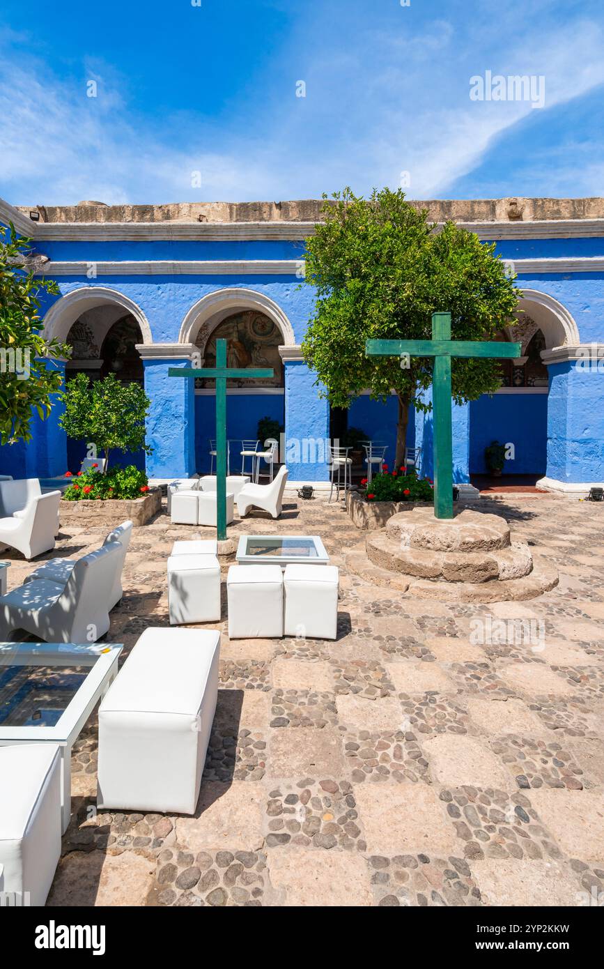 Cloister section hi-res stock photography and images - Alamy