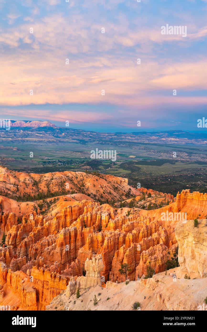 Expansive bryce amphitheater hi-res stock photography and images - Alamy