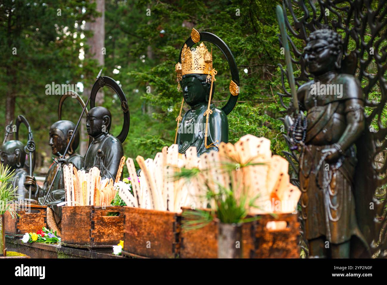 Okunoin Cemetery statues in Koyasan, Wakayama Prefecture, Honshu, Japan ...
