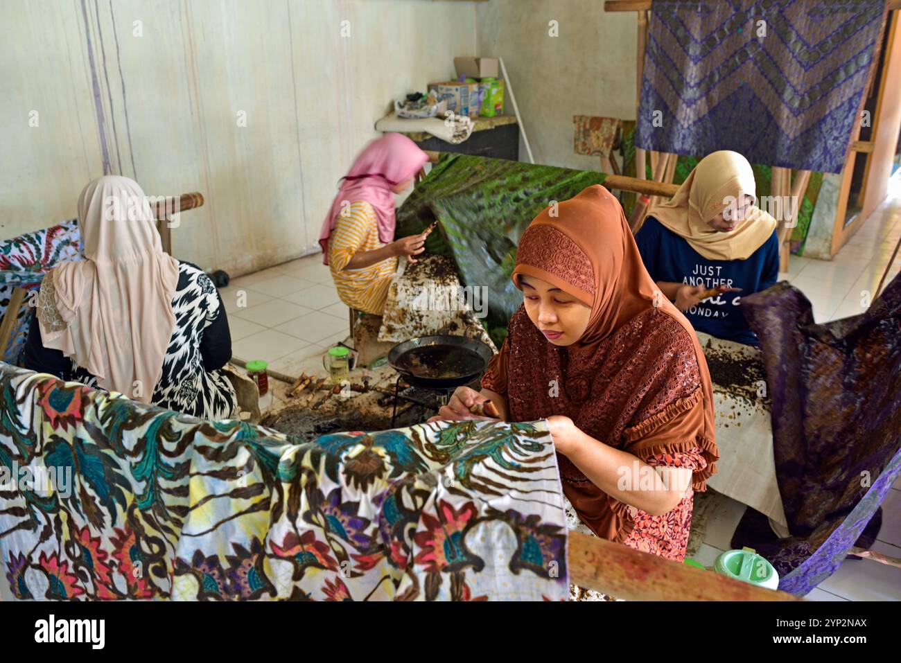 Batik workshop hi-res stock photography and images - Alamy