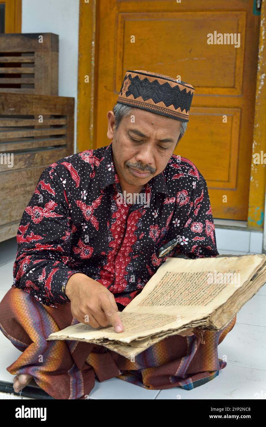 Guide for a visit of the Jami Lasem Mosque, Java island, Indonesia ...