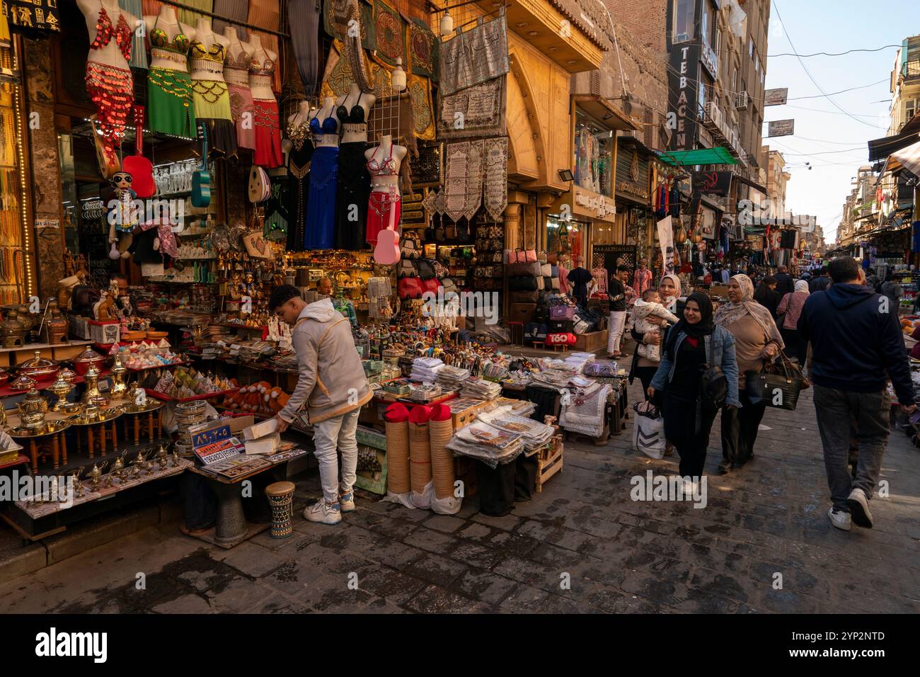 Market cairo egypt souvenirs hi-res stock photography and images - Alamy