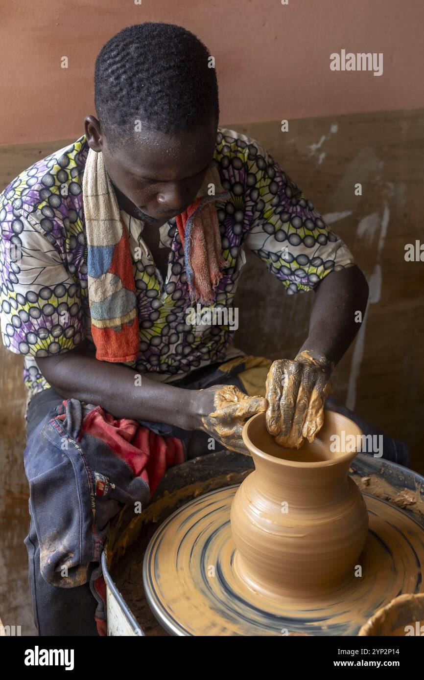 Traditional potter at work hi-res stock photography and images - Alamy