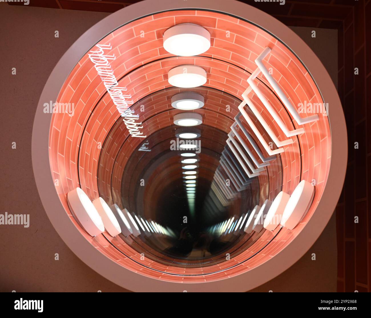 Hamburg, Germany. 28th Nov, 2024. An optical illusion of a seemingly ...