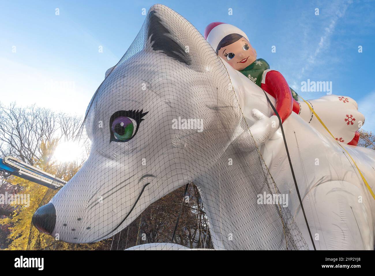New York, United States. 27th Nov, 2024. Members of the Macy's ...