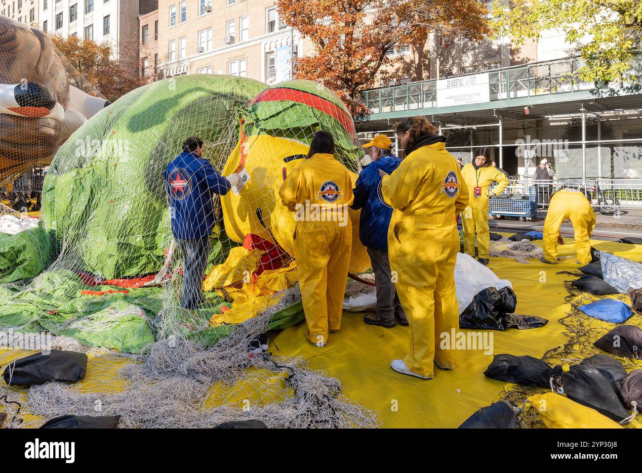 New York, New York, USA. 27th Nov, 2024. Members of the Macy's ...