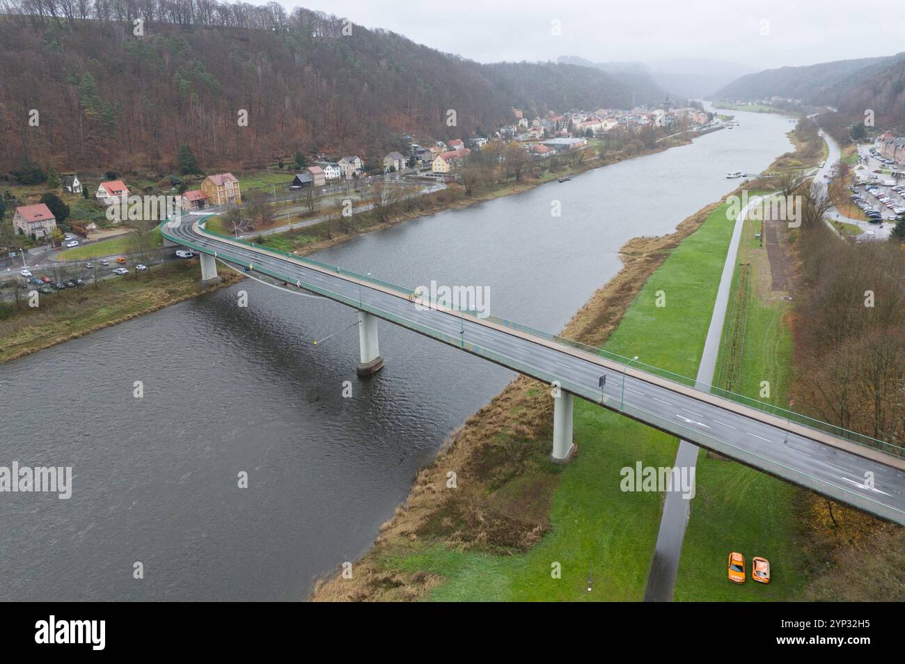 Bad Schandau, Germany. 28th Nov, 2024. The closed Elbe bridge. The Elbe ...