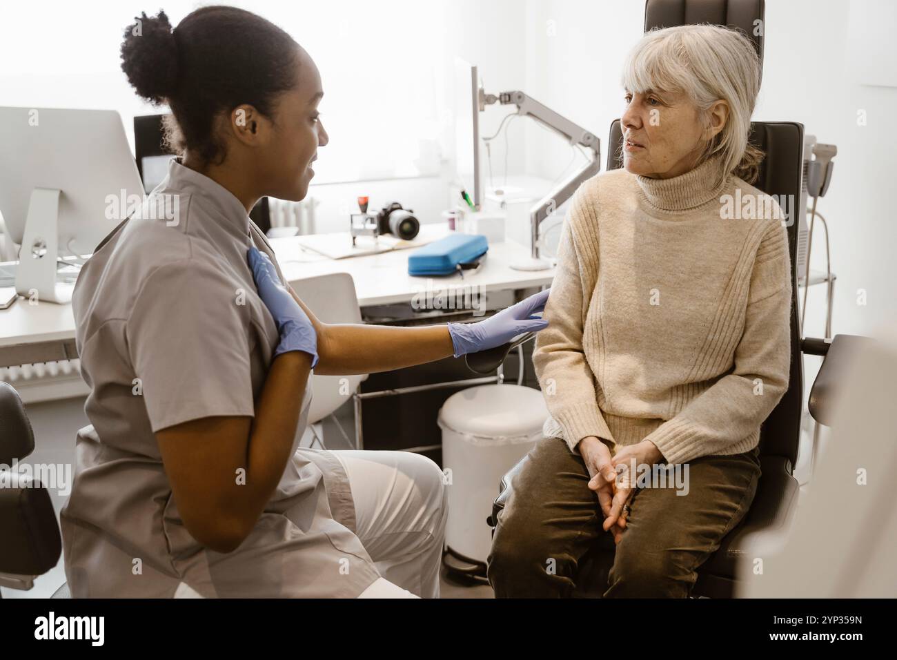 Side view doctor talking on hi-res stock photography and images - Alamy