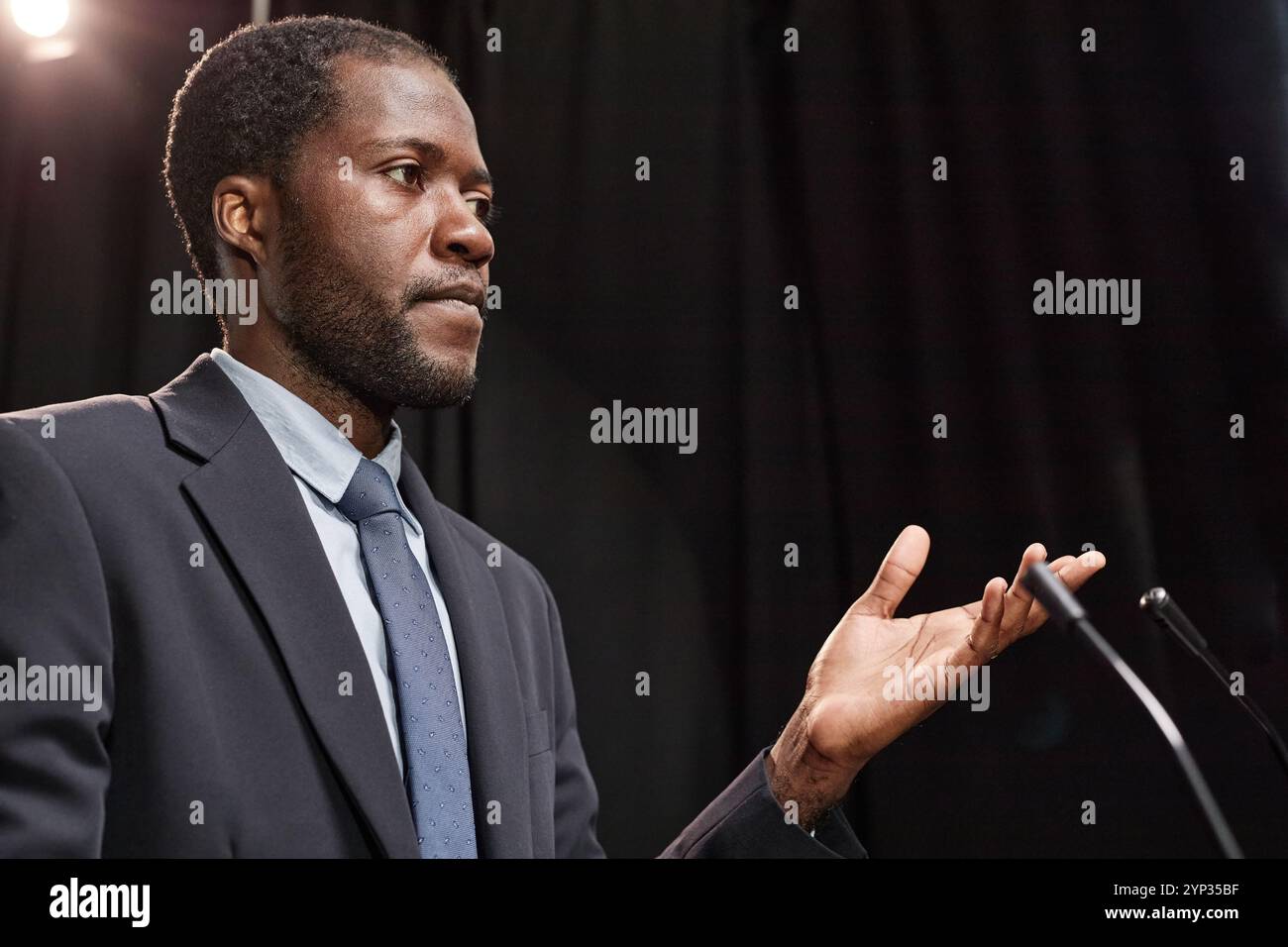 Politician addressing an audience hi-res stock photography and images ...