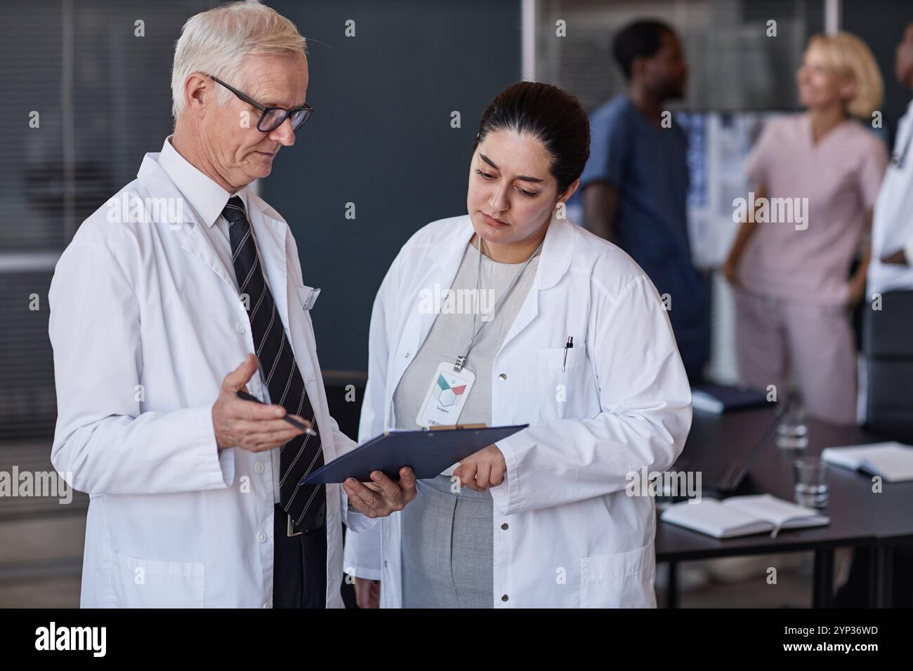 Expert discuss hi-res stock photography and images - Alamy