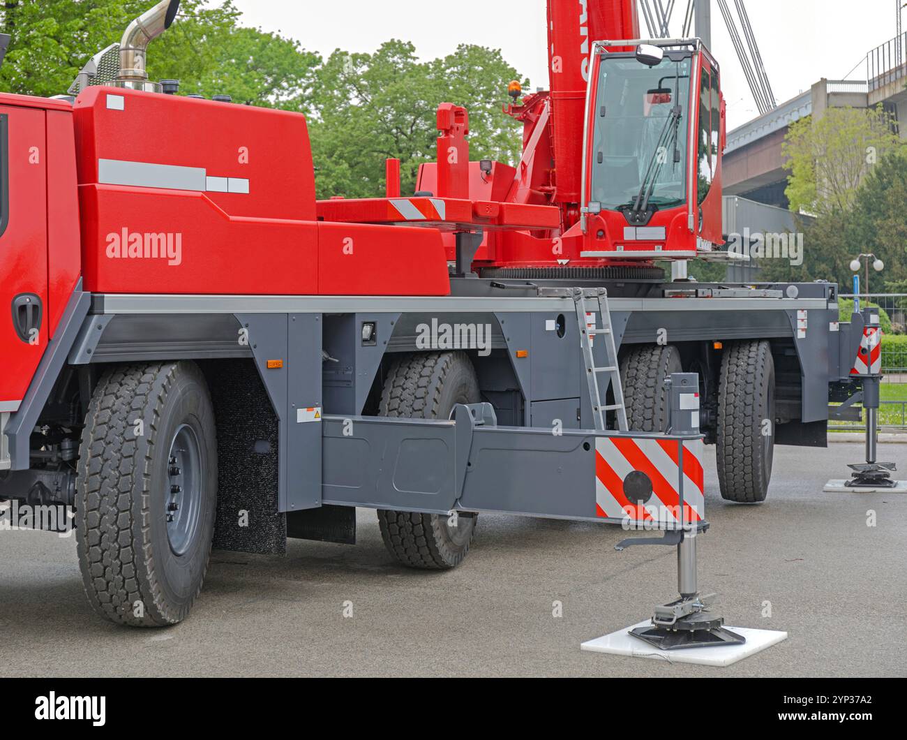 Outrigger wheels hi-res stock photography and images - Alamy
