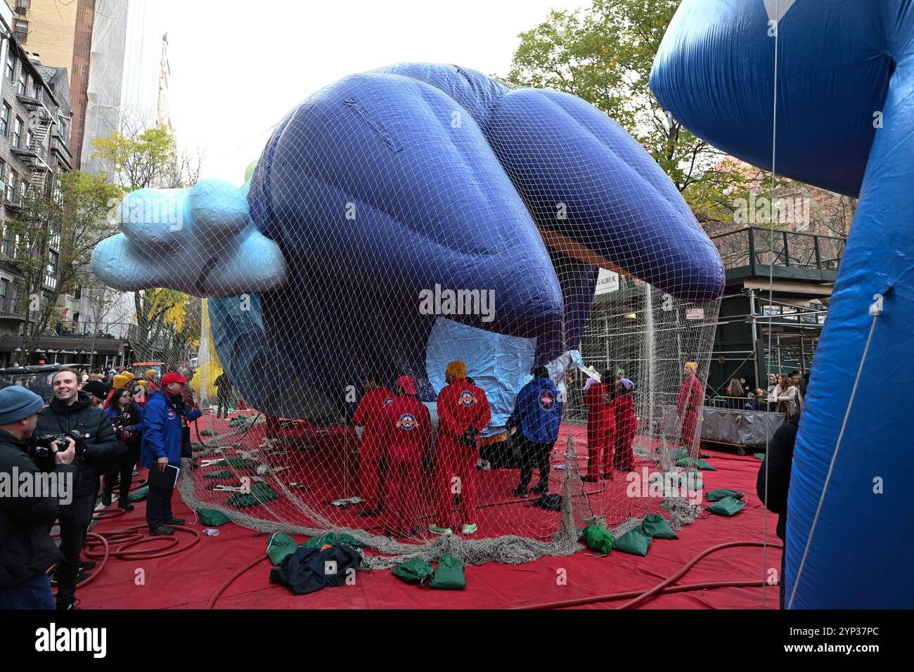 Photo by: NDZ/STAR MAX/IPx 2024 11/27/24 The Macy's Inflation Team ...