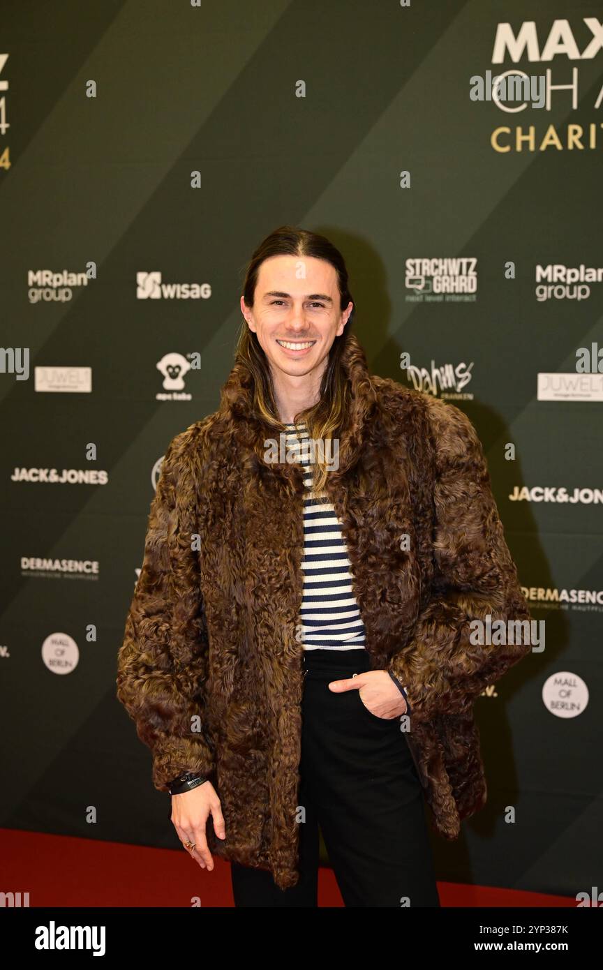 Jade Gritsfeldt bei der Strassenfeger Charity Aktion 2024 by Maximilian ...