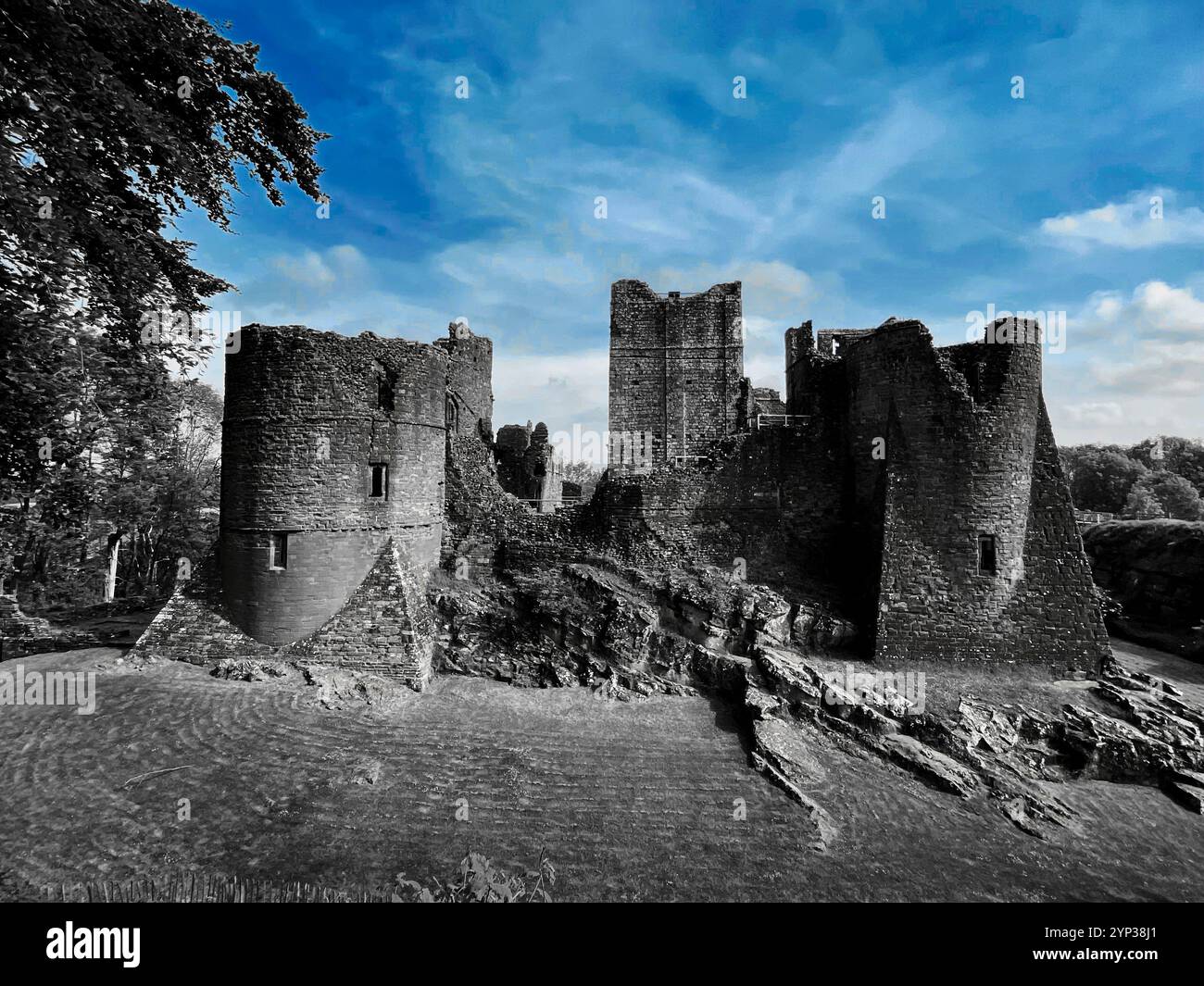 Medieval goodrich castle hi-res stock photography and images - Alamy