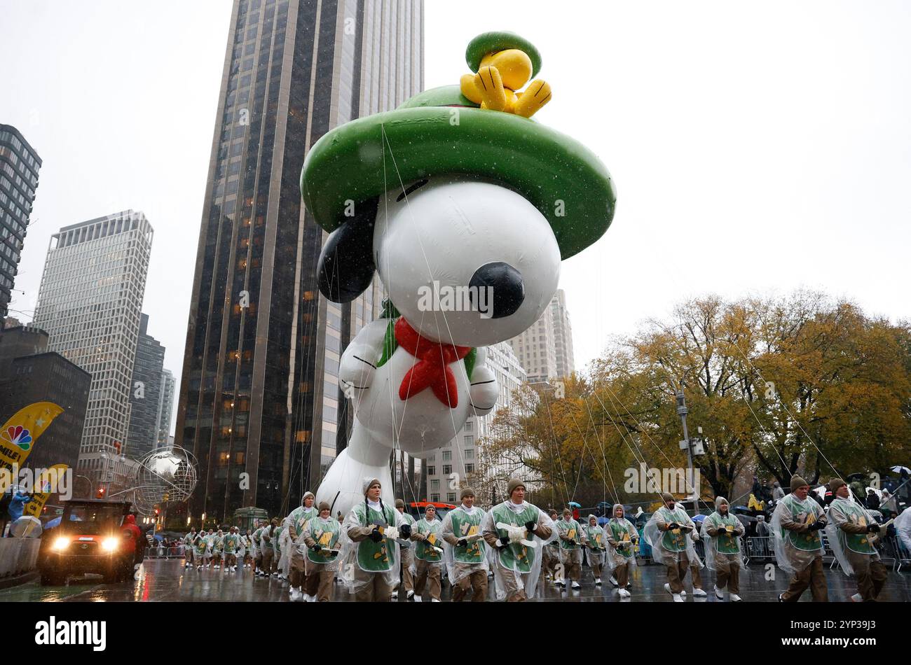 New York, United States. 28th Nov, 2024. The Beagle Scout Snoopy and ...