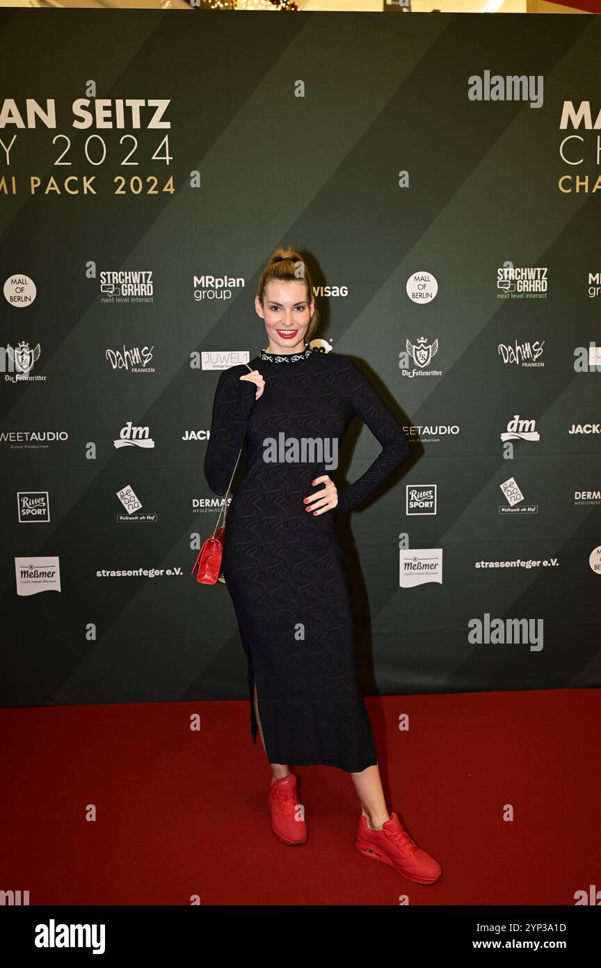 Rebecca Kunikowski bei der Strassenfeger Charity Aktion 2024 by ...