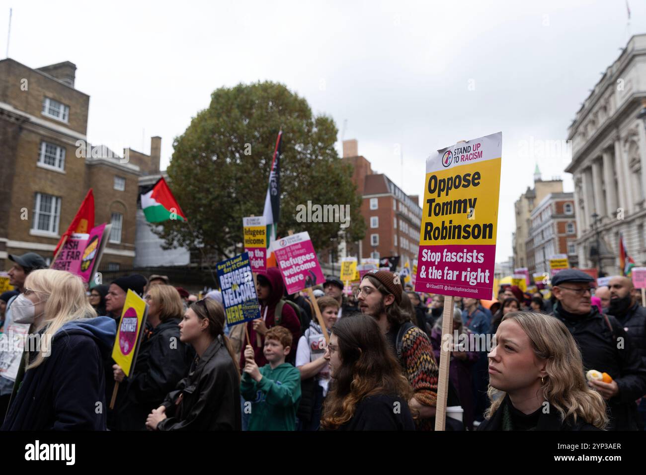 Anti-racism counter-protesters rally for their Stop Tommy Robinson ...