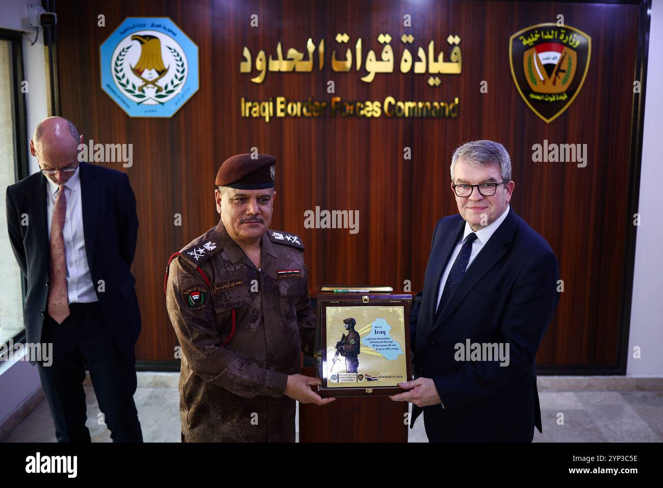 UK Border Security Commander Martin Hewitt poses for pictures with Iraq ...