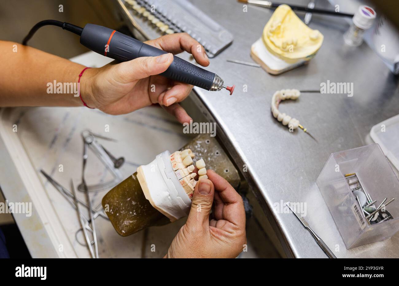 Setting up working model hi-res stock photography and images - Alamy