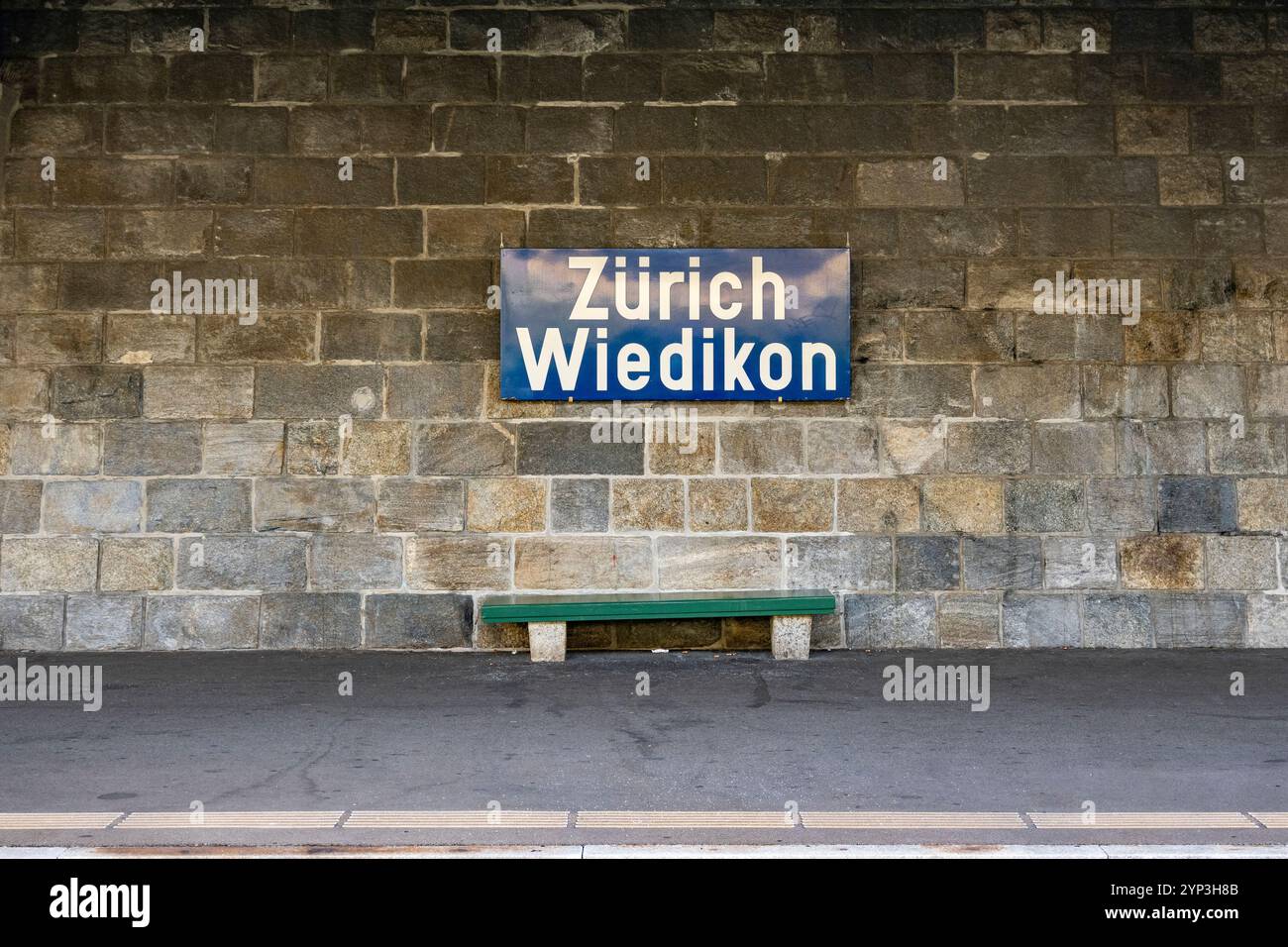 Station sign stone hi-res stock photography and images - Alamy