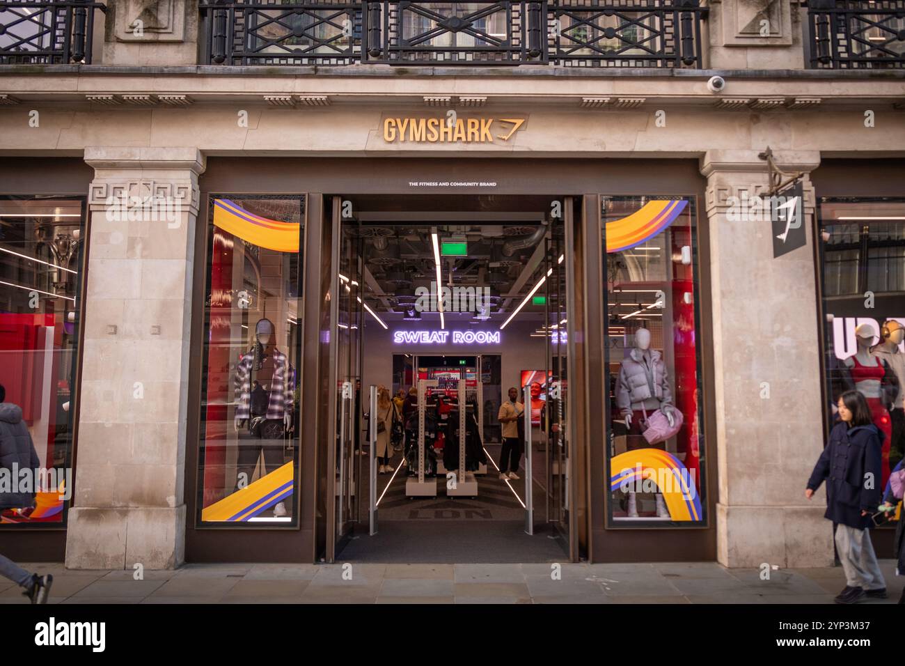Gymshark clothes hi-res stock photography and images - Alamy