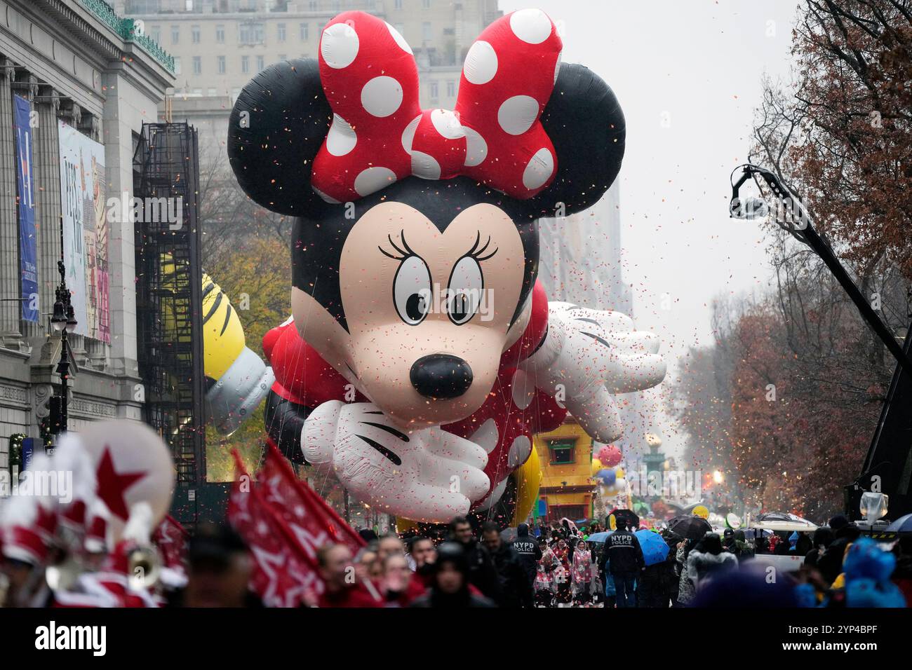 The Minnie Mouse balloon floats in the Macy's Thanksgiving Day Parade ...