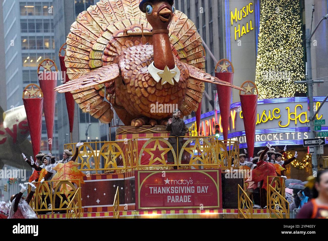 Charli D Amelio, Tom Turkey by Macy s, Float out and about for Macy's ...