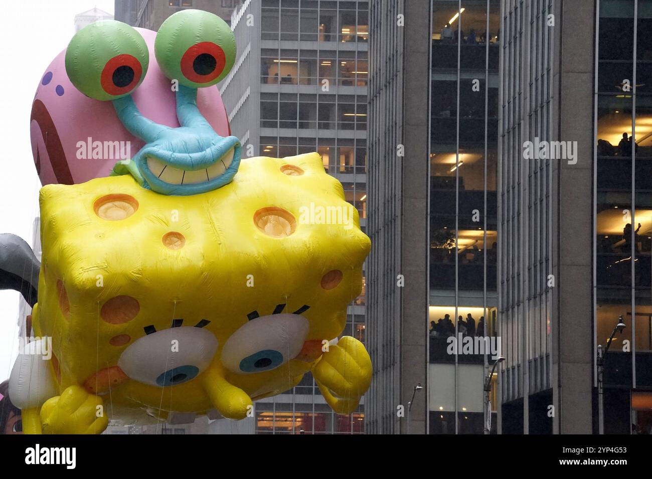 SpongeBob SquarePants & Gary, Balloon out and about for Macy's ...